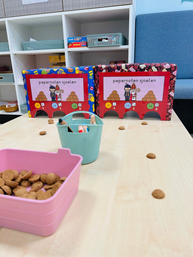 Pepernoten sjoelen - Thema Sinterklaas - Juf Joni